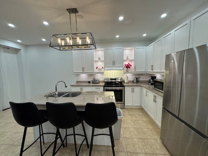 Elegant Ridge | Family & Business Stay - Vaughan