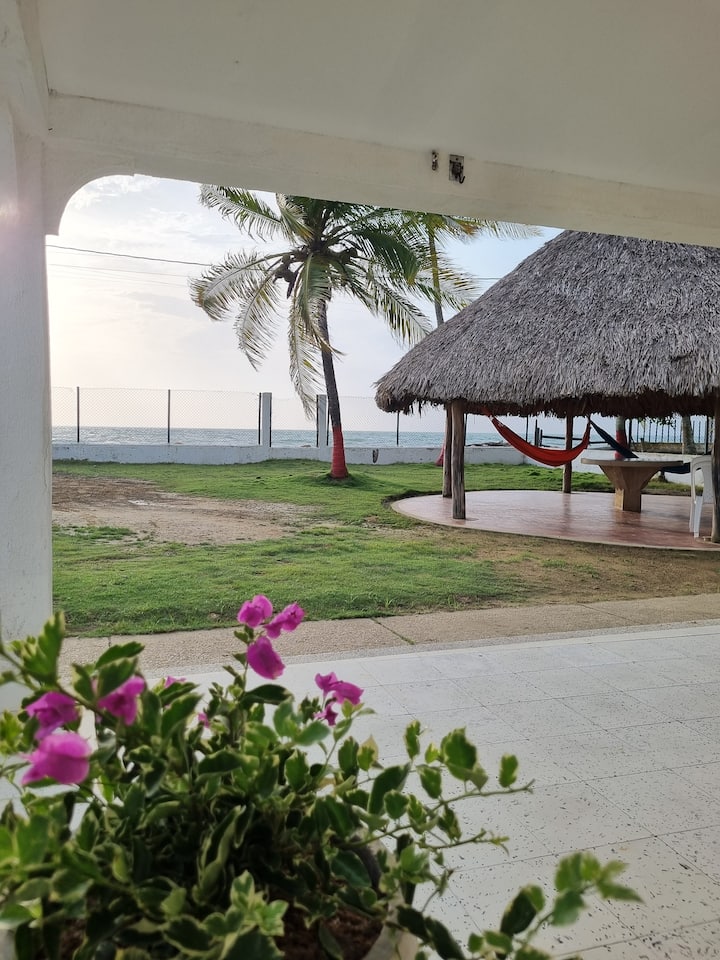 Hermosa Cabaña Frente Al Mar - Santiago de Tolú