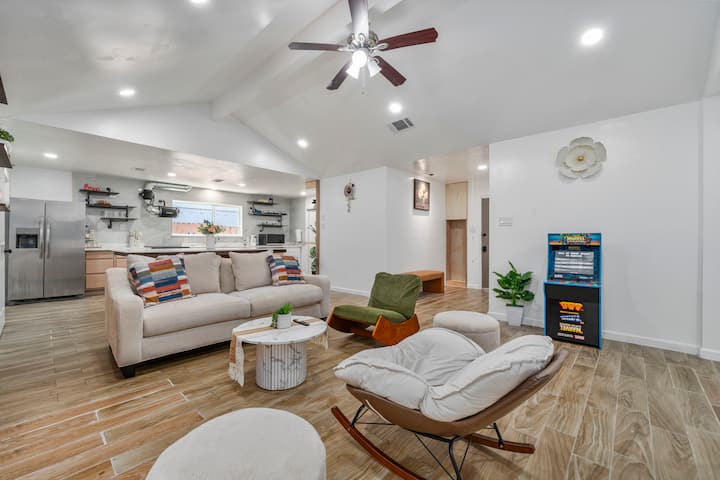 Bright Spacious Home | W/ Gameroom & Relaxing Vibe - Stafford, TX