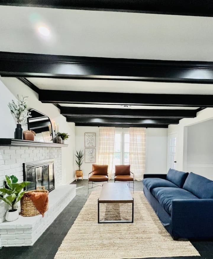 Large Home-family Friendly-hot Tub-themed Room - Murfreesboro, TN