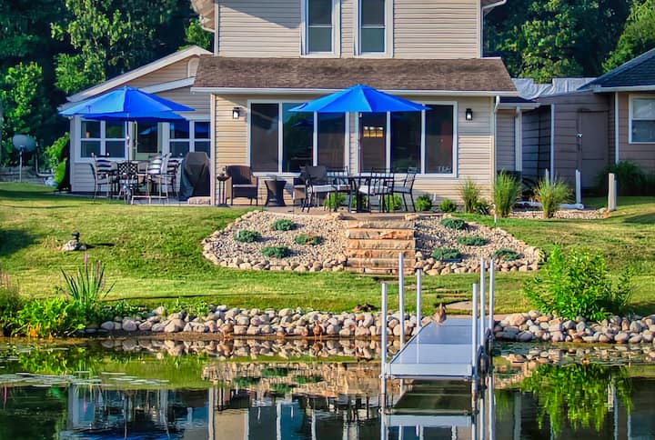 3-br+ Lake James - Wake House
Dock/kayaks - Lake James, Angola