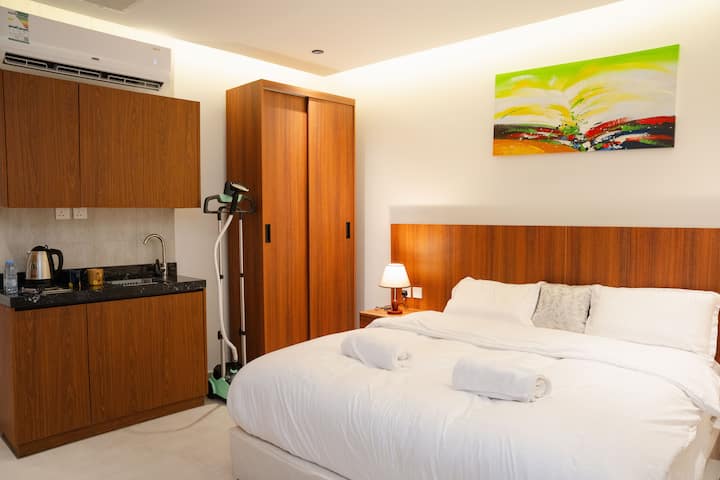 استديو جميل مقابل التخصصي 222 - Riyadh