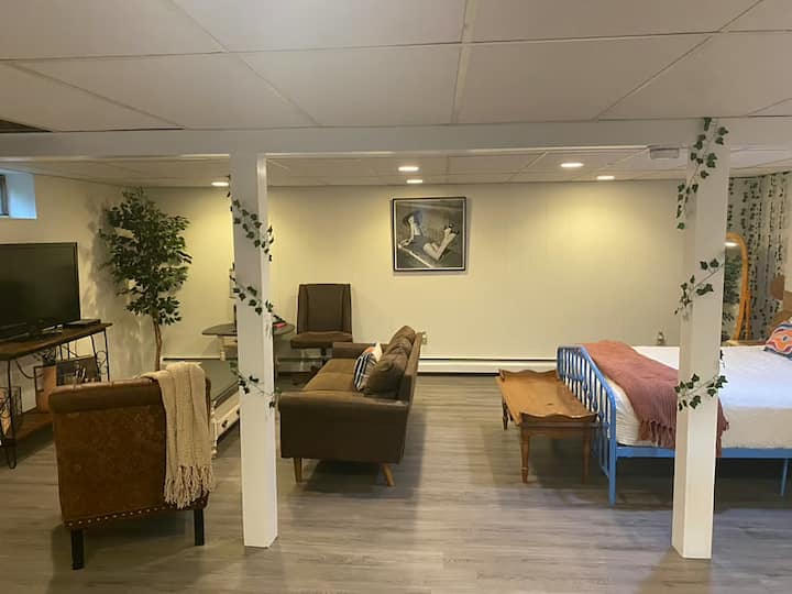 Nestled In Woods Charming Studio - Farmington