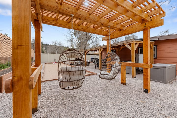 West Sedona Gem | Hot Tub | Walk To Trails & Shops - Sedona, AZ