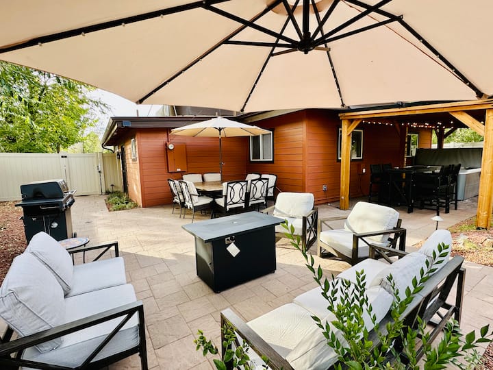 West Sedona Gem | Hot Tub | Walk To Trails & Shops - Sedona, AZ