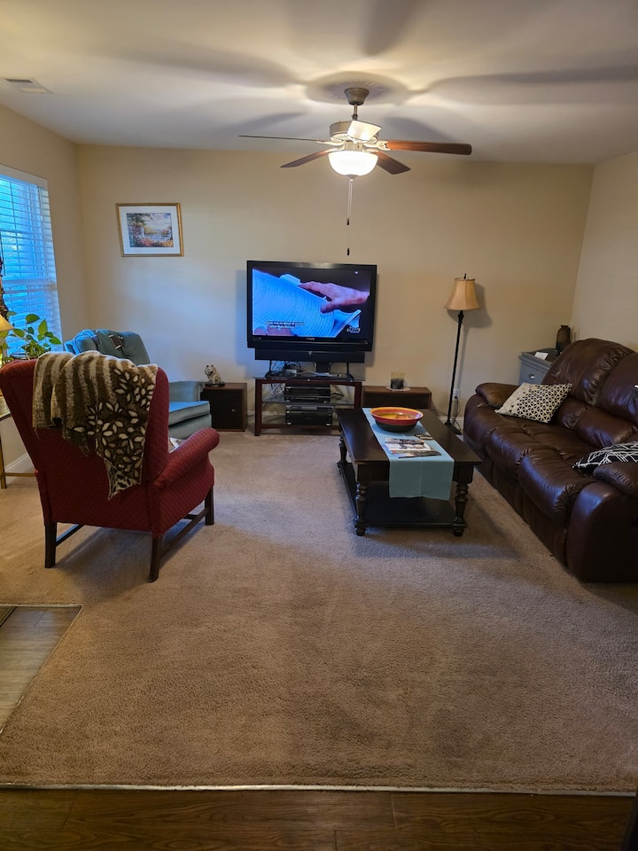 Wolf Room- No Cleaning Fee - Savannah, GA