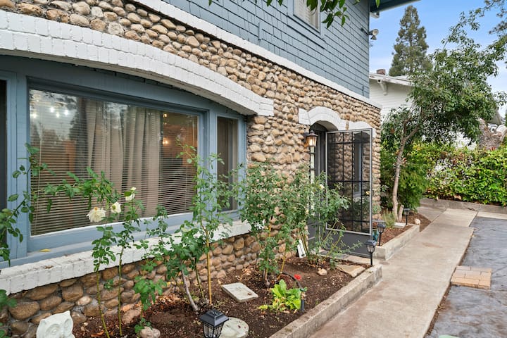 Charming Garden-level Suite With Private Entrance - Medford, OR