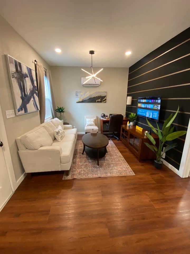 Chic Gated Modern Guesthouse With A Gazebo - Fourth Ward - Houston