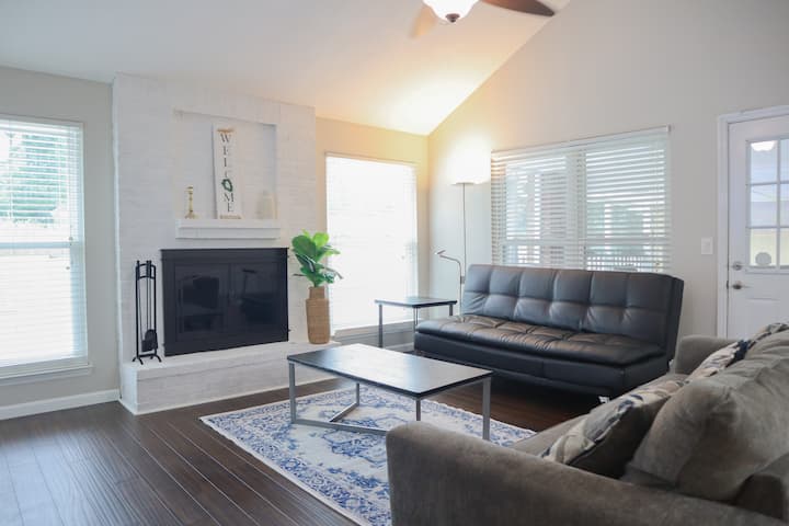 Tranquil Getaway: Quaint Home - Lawrenceville, GA