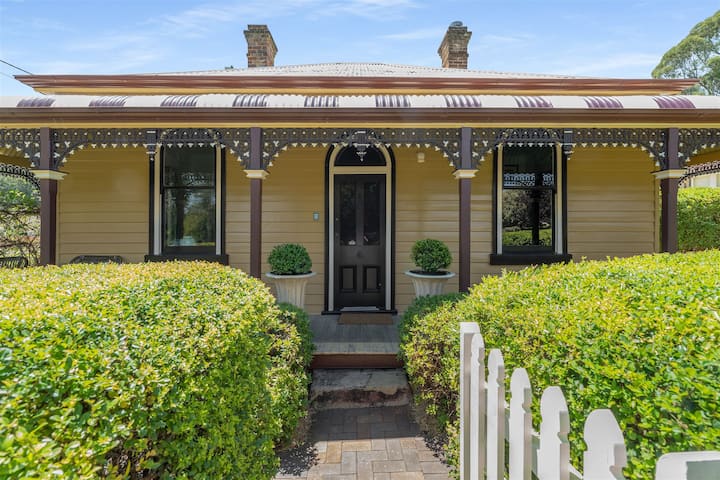 No 52 Bowral - Sir Donald Bradman's Childhood Home - Alpine