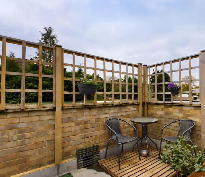 Cozy Private Room In The Heart Of Hazlemere - High Wycombe