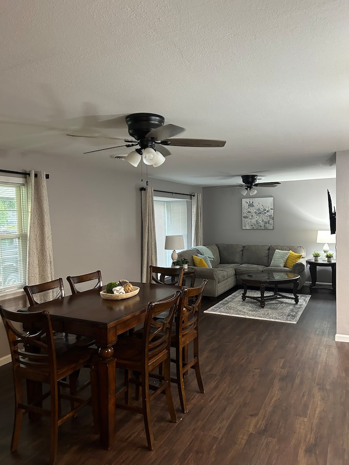 The Cozy Cottage - Saint Joseph, MO