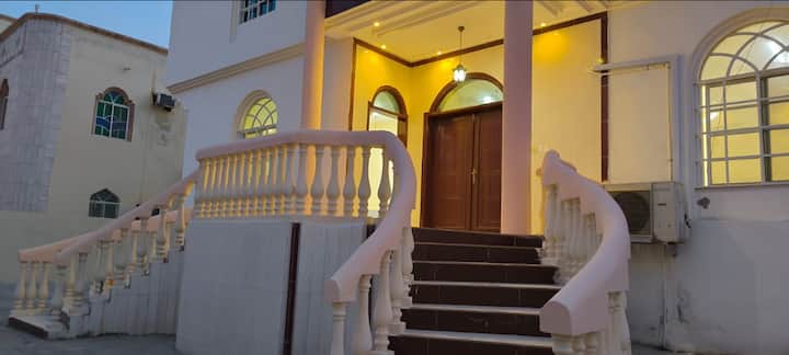 شقة فاخرةمتميزةالموقع والخدمات - Salalah
