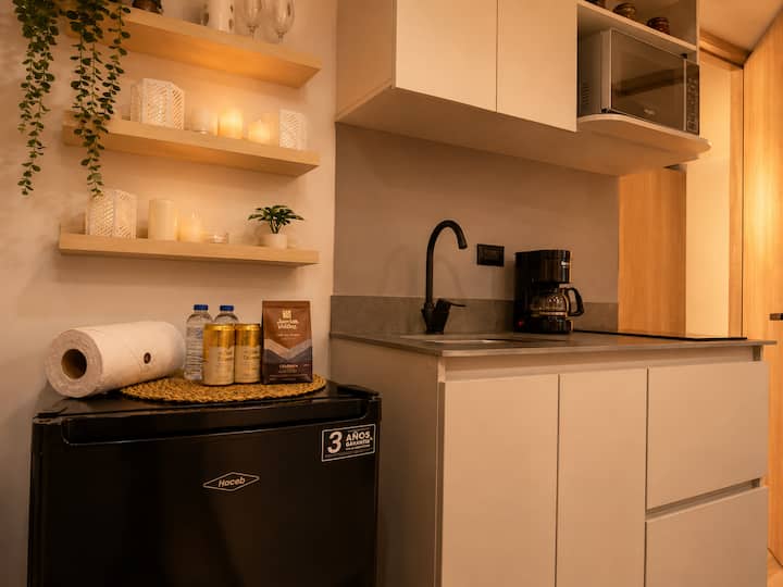 Studio Apt, A/c, Wifi. - Medellín