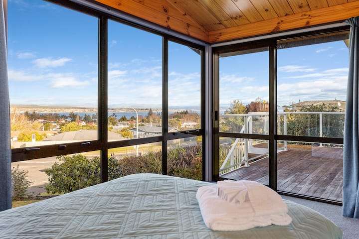 Taupo Views-family Retreat And Close To Everything - Taupo