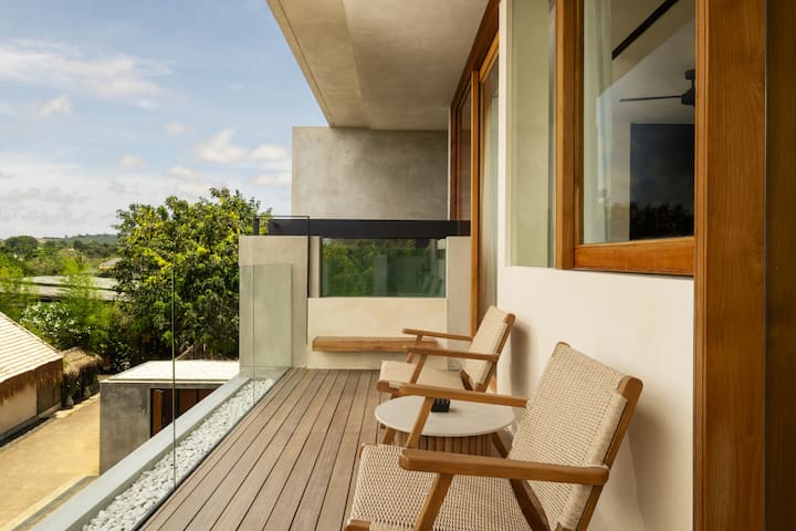 Prime Location • Sauna & Ice Bath • Padang Beach - Indonesia