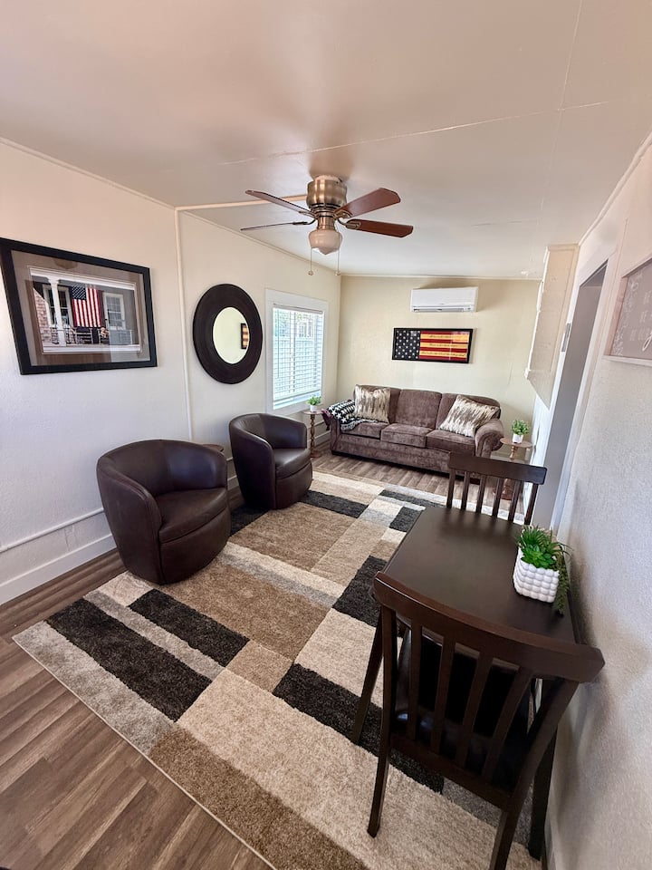 Heart Of Town House | Parking & Trailer | Sleeps 4 - Klamath Falls, OR