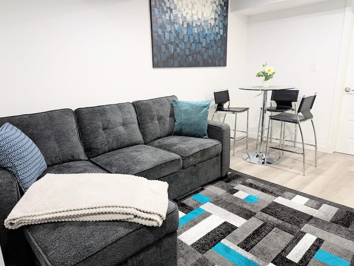 Basement Suite In Desrochers Sw - Edmonton