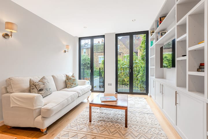 Calm & Secluded 2br Duplex With Patio In Chelsea - チェルシー