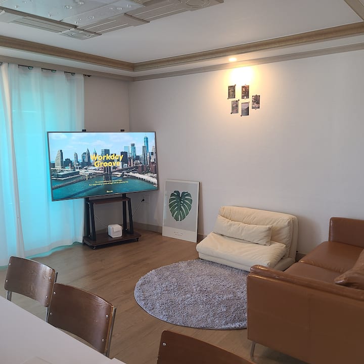 침대9개/단체숙소47평/밤새놀자/규칙없음/1시체크아웃/황리단길도보15분/건물주차/비대면첵인 - Gyeongju