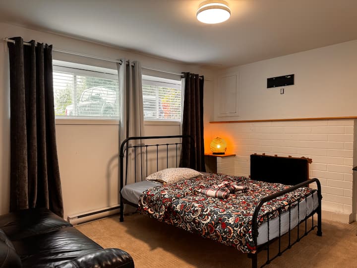 Bright & Comfy Room - Ground Floor - New Westminster