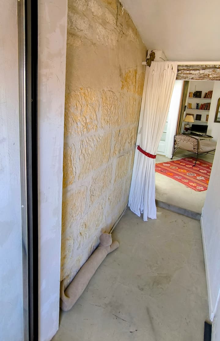 Charme, Balcon, Climatisation, 2 Lits Doubles - Sète