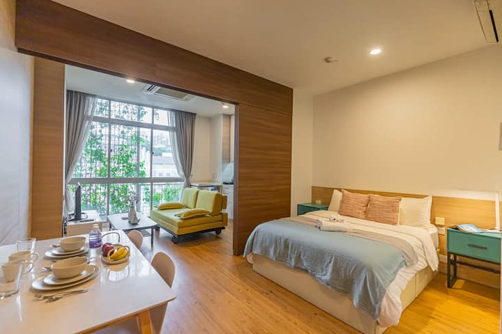 Deluxe 1-bedroom Serviced Apartment - Serangoon