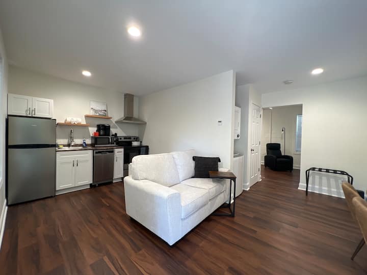1br Near Dt & Mountain Goat Cafe - City View, SC