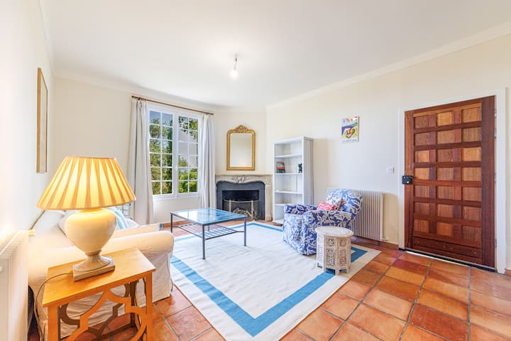 Grasse Retreat: 3br Villa With Pool & Garden - Grasse