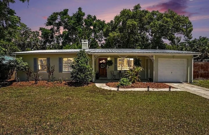Serenity Cottage-downtown Privacy, Near Lakes- Fun - Mount Dora, FL