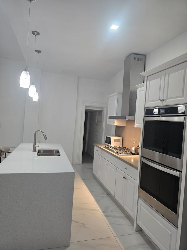 6 Bed Room 4 Bath Town House With Free Parking - Cincinnati