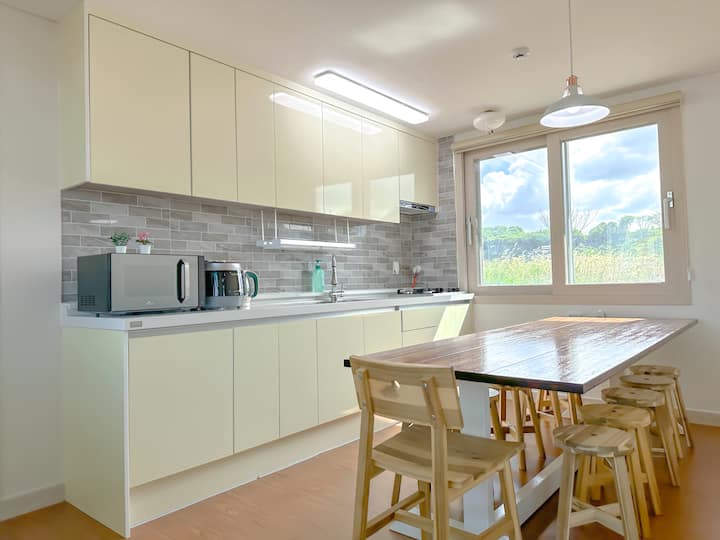 O오픈특별할인o 김녕해수욕장 도보거리 바베큐가능 넓은 주차장 방4 욕실2 - Corée du Sud