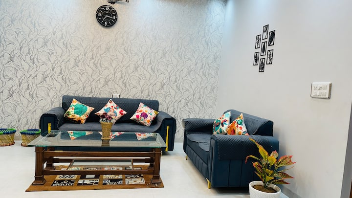Nat's Home Stay 
2bhk 
2kms From Golden Temple - Amritsar