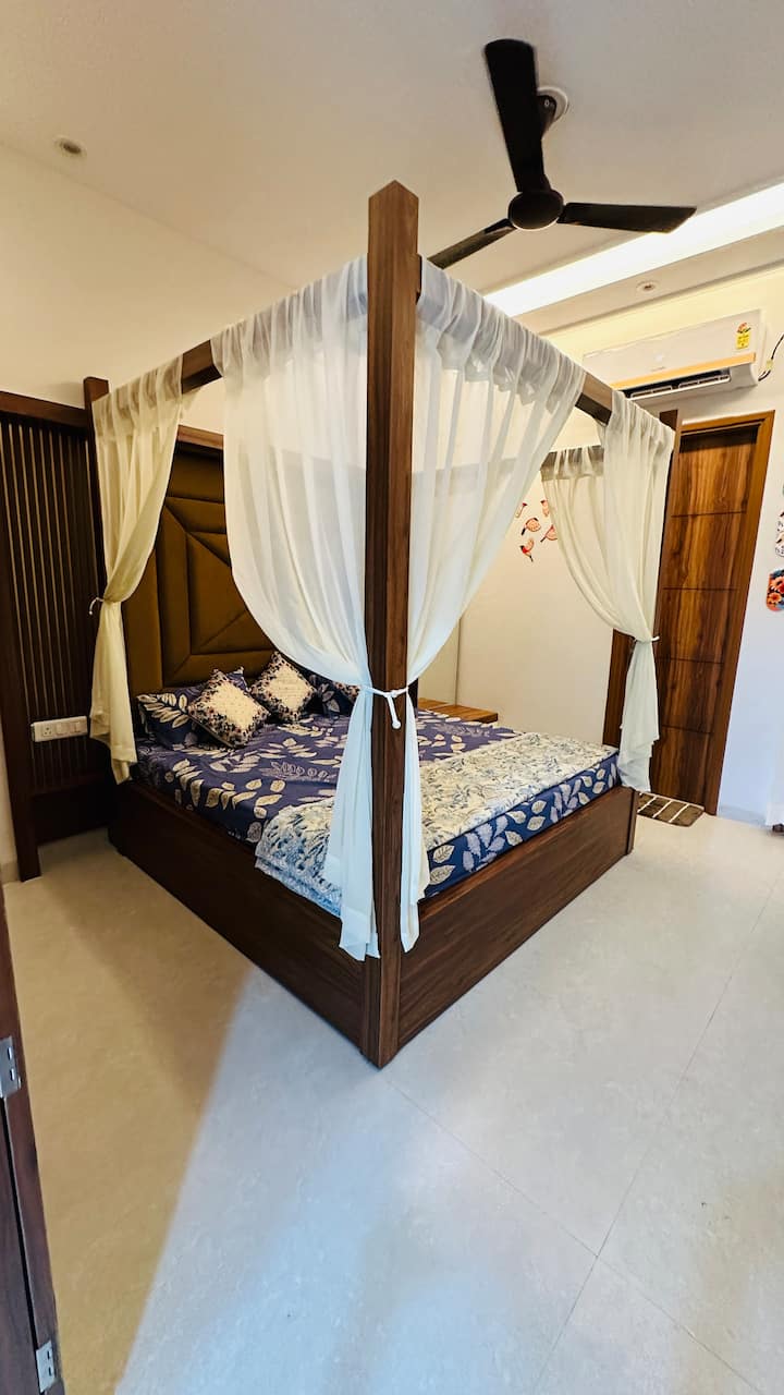 Nat's Home Stay 
2bhk 
2kms From Golden Temple - Amritsar
