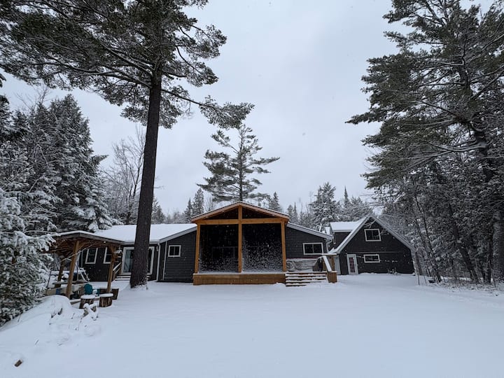 Bobcaygeon: Serene, Snowmobile Trails, Getaway! - Kawartha Lakes