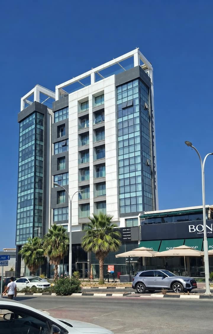 Laroni Tower, Kyrenia  Apartment With Sea View - Girne