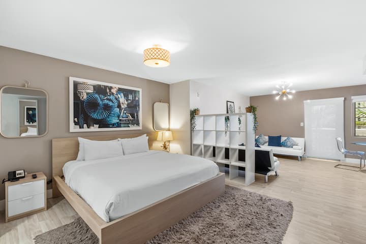 Modern Studio In The Heart Of South Beach - Miami Beach, FL