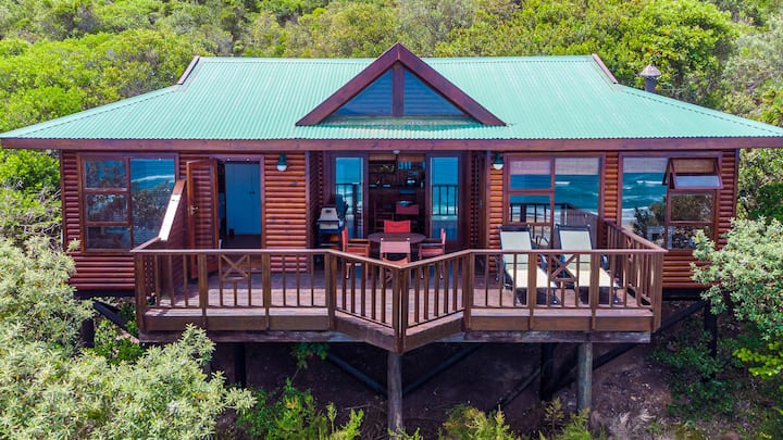 Forrest Cabin - Epic Ocean Views - Fireplace - Wilderness