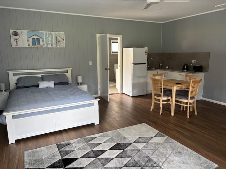 Comfy Highway Hideaway - Narooma