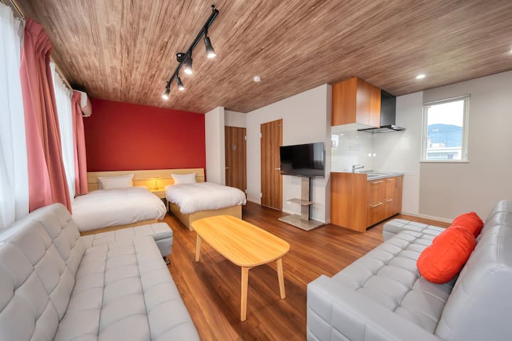 富士山観光に好アクセス!富士吉田市人気の西裏繁華街内!アパートメント宿キッチン付2f【201号室】 - Tsuru