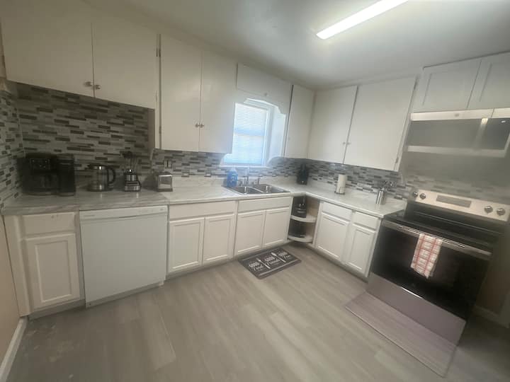 Carver-deluxe B - Midland, TX