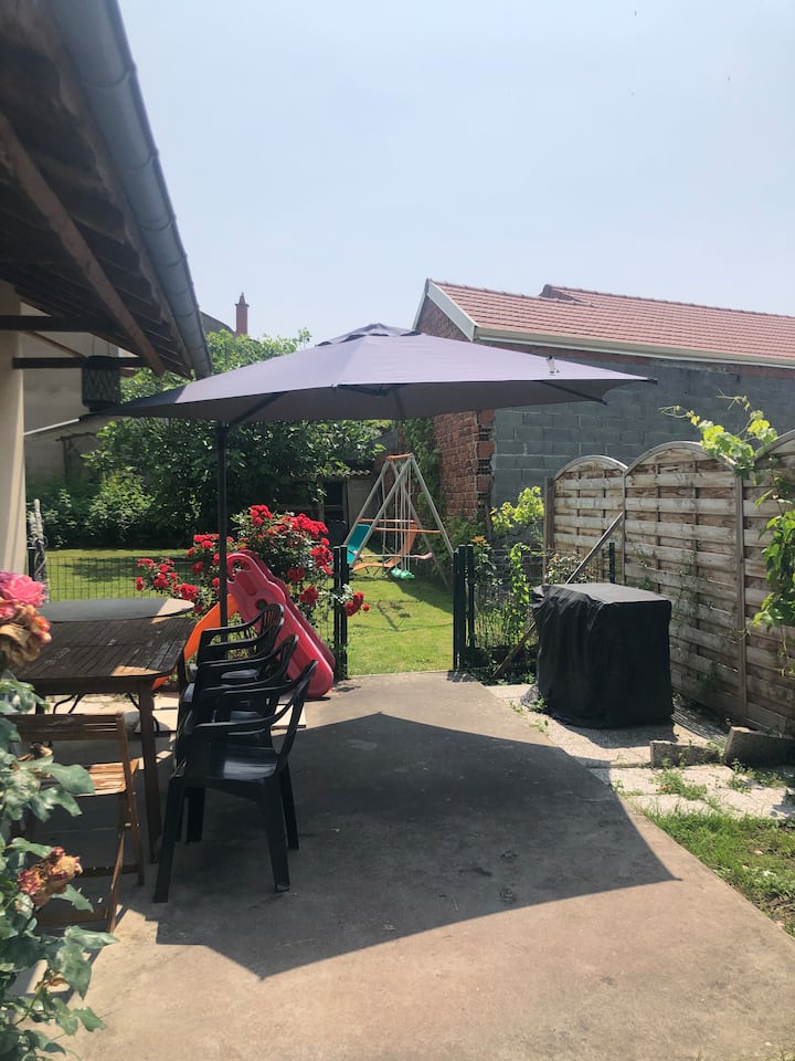 Gîte L'exotique: Climatisation, Terrasse & Jardin - Cusset