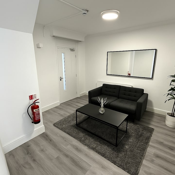 Charming 3 Bed Home Stay - Barking