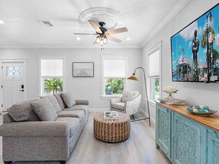 Tarpon Tides Cottage - Tarpon Springs, FL