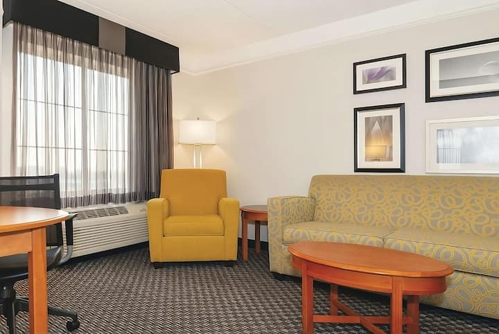 Rare Find! Close To Ontario Int'l Airport! - Ontario, CA