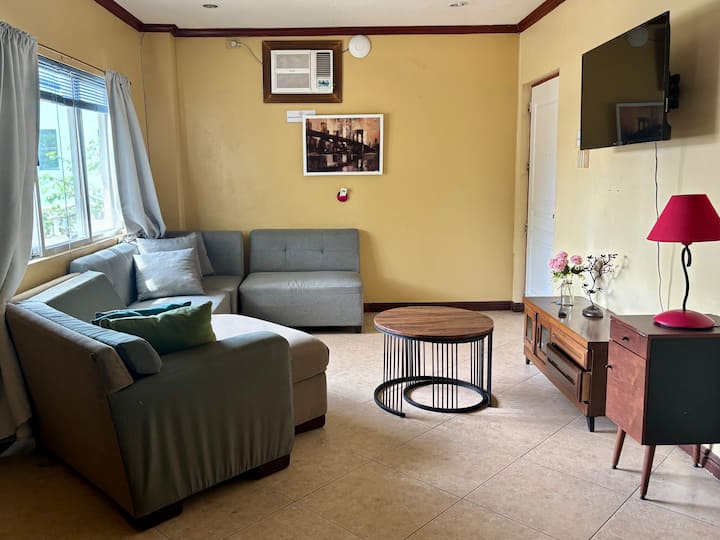 Barrio Breakhouse - Taguig