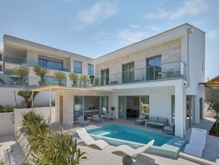 Roc Blanc/white Pearl Villa - コトル