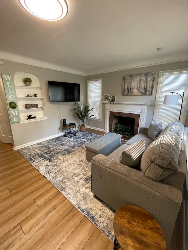 Cozy Getaway Near Hospitals & Universities - Shaker Heights, OH