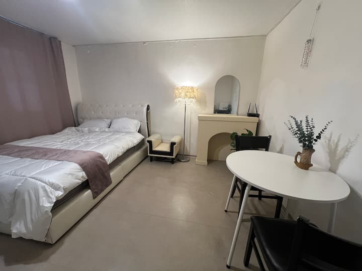 Bright & Cozy Stay For Subway - Bucheon-si