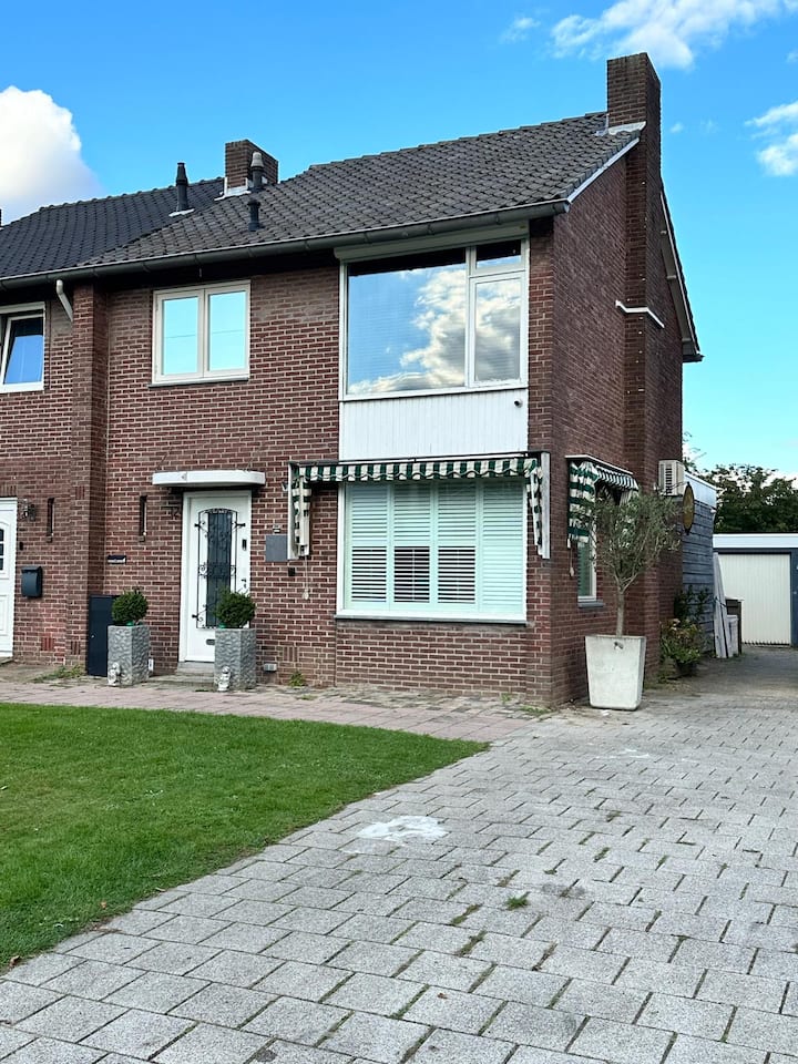 Ruime Gezinswoning, Rustige Wijk - Eindhoven